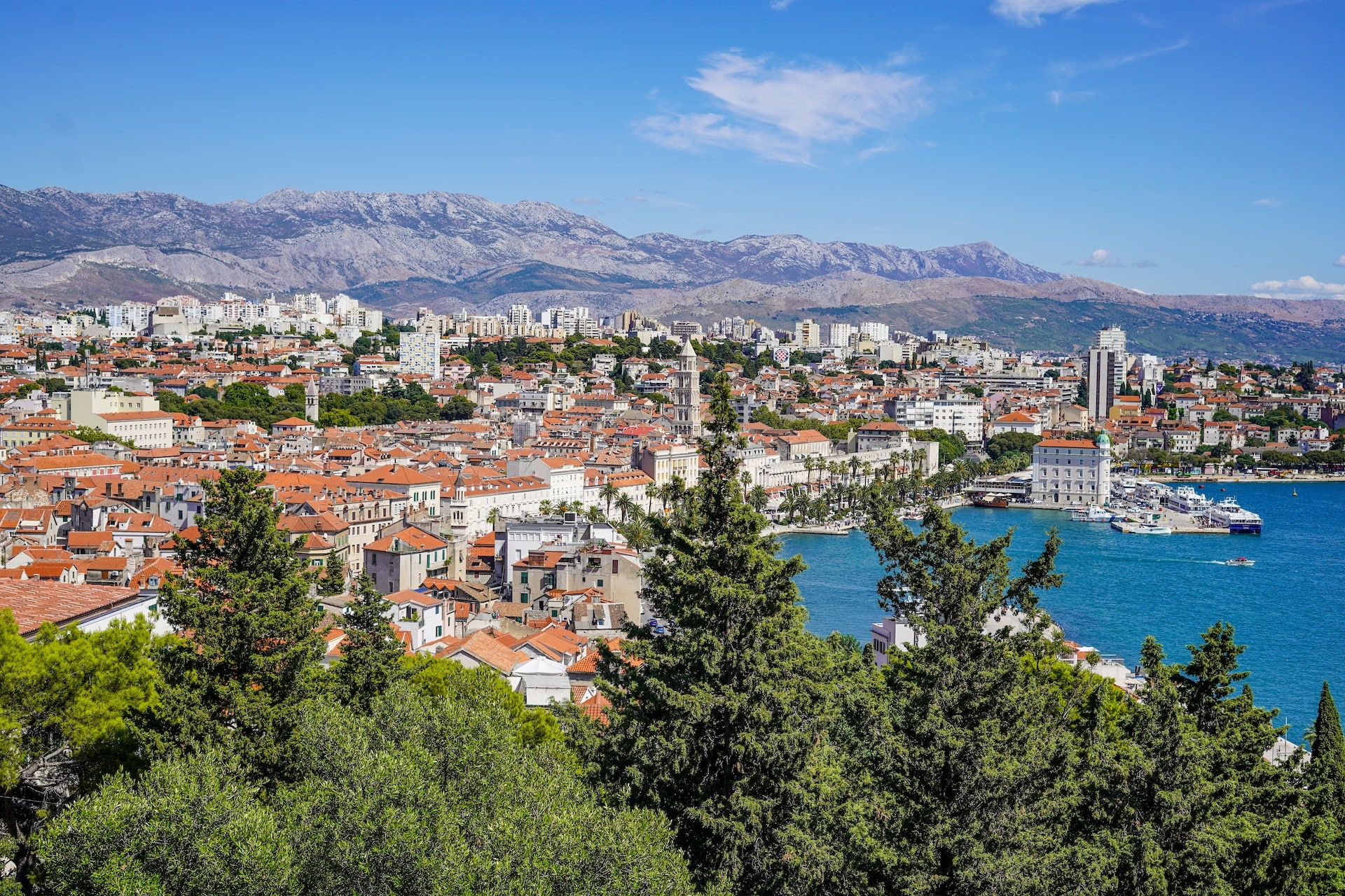 Split: Suas Férias com Praia, Diversão e Muito Mais